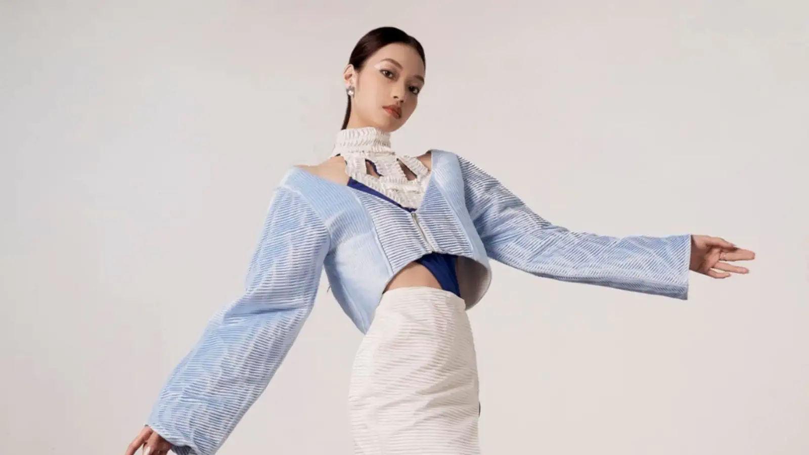 Не падение, а перформанс: модель поразила зрителей эффектной реакцией ...